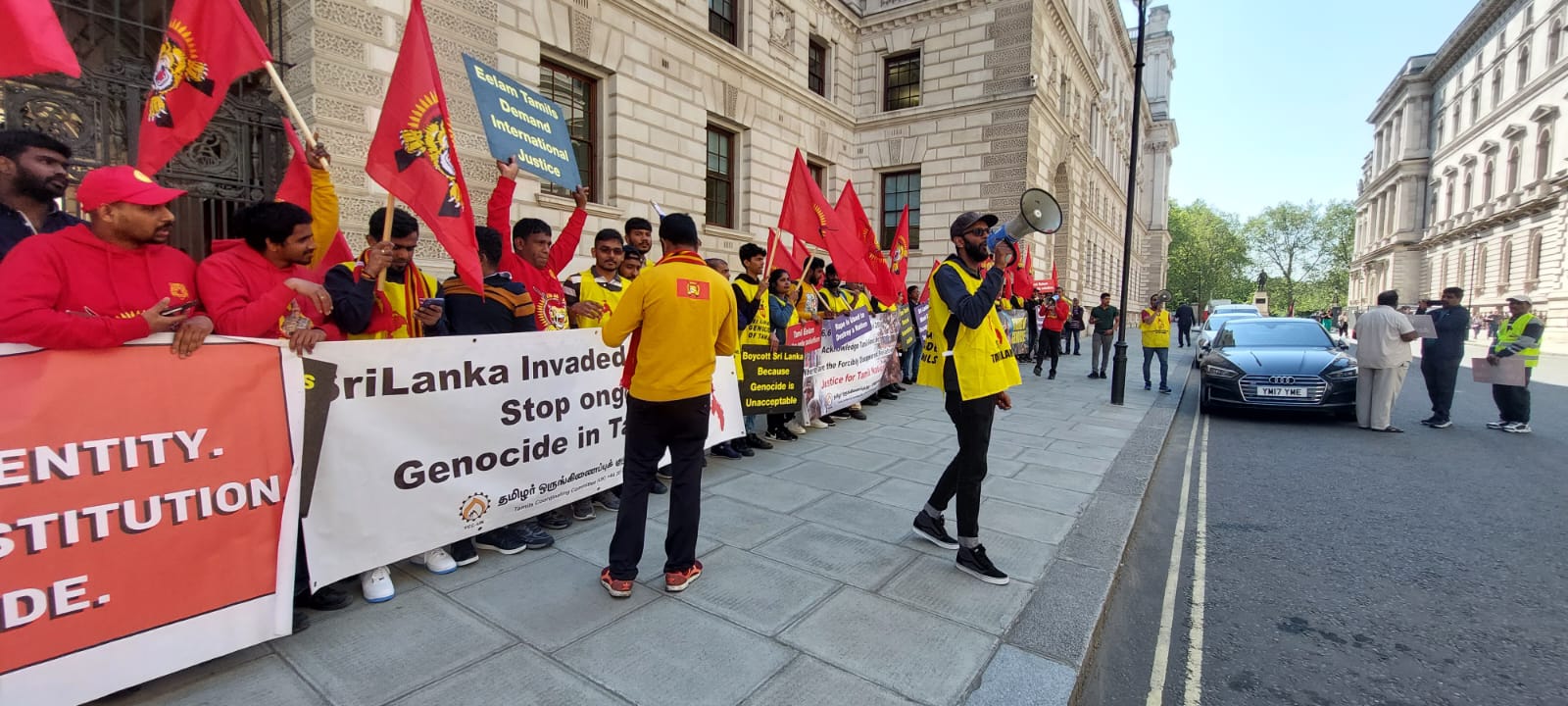 பிரித்தானிய வெளியுறவுத்துறை அலுவலகத்திற்கு முன்பாக நடைபெற்ற கண்டனப் ...