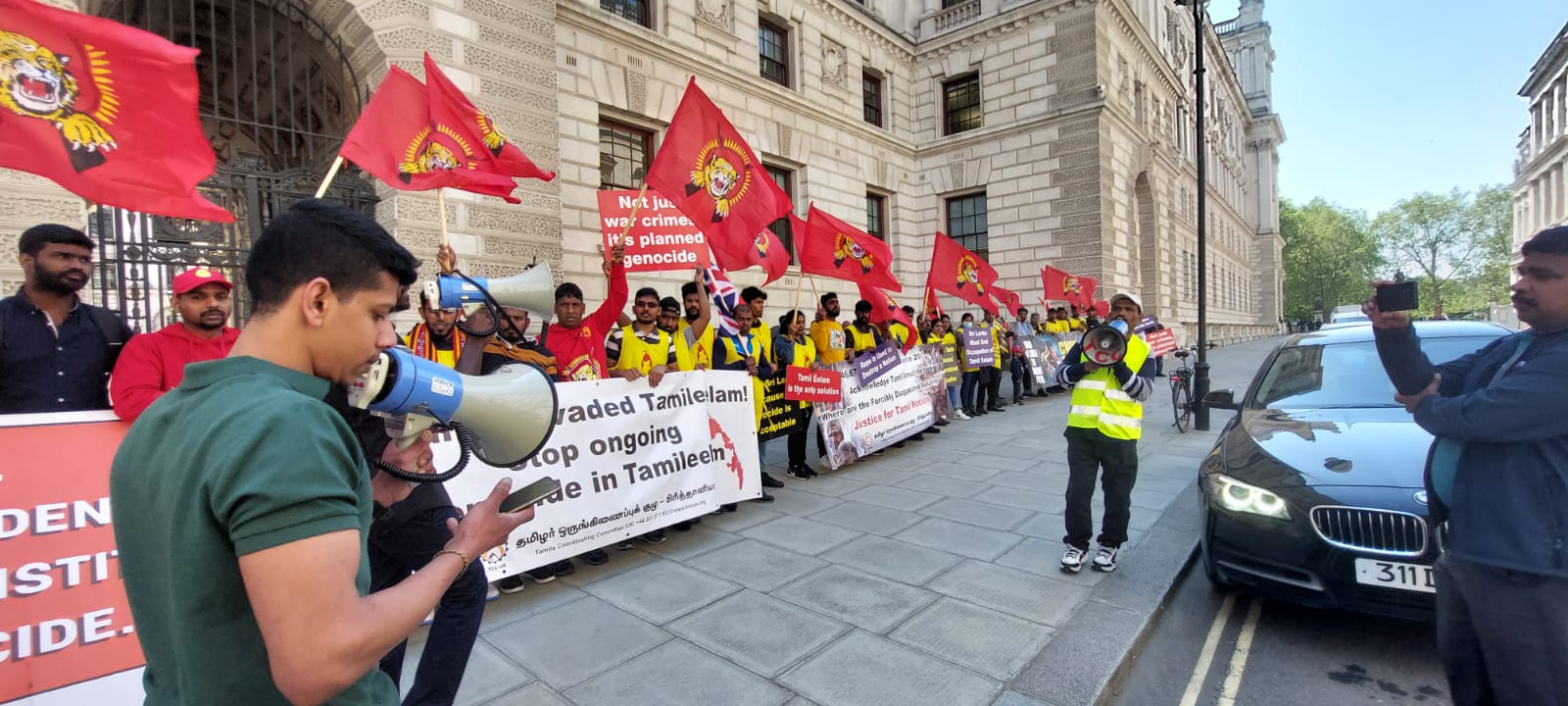 பிரித்தானிய வெளியுறவுத்துறை அலுவலகத்திற்கு முன்பாக நடைபெற்ற கண்டனப் ...